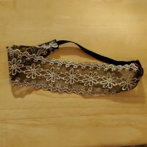 Unknown | Accessories | Black And Gold Lacy Floral Headband | Poshmark
